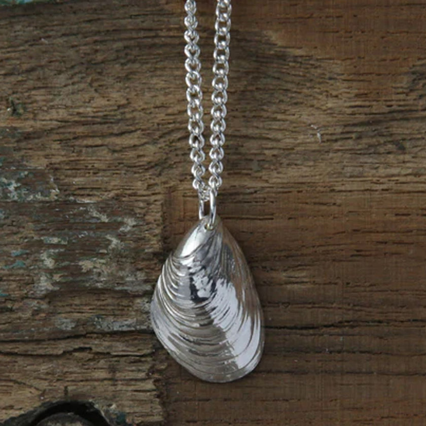 Fay Page Sterling Silver Mussel Shell 18" Chain Necklace – Royal Museums Greenwich Shop